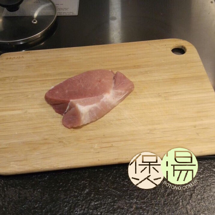 【豬肉是怎樣「出水」的？（或者「飛水」）】 – Botong 煲湯